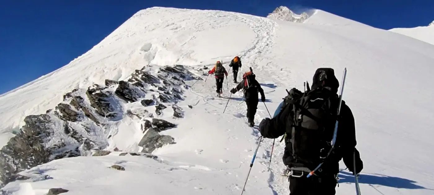 Mt. Everest Records First Death of 2025 Climbing Season: Filipino ...